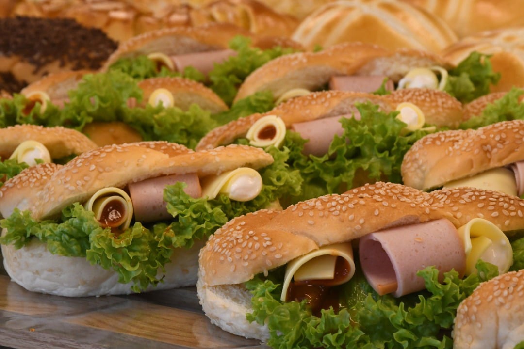 “Masuk nak beli 1 sekali terbeli 10” –Kedai Eco Shop Dah Ada Bakery Guys, Semua RM2.10 Je ...