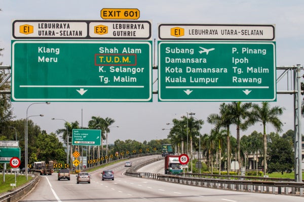 Biasa Nampak Signboard Kat Highway? Ini 6 Maksud Disebalik Warna Yang ...