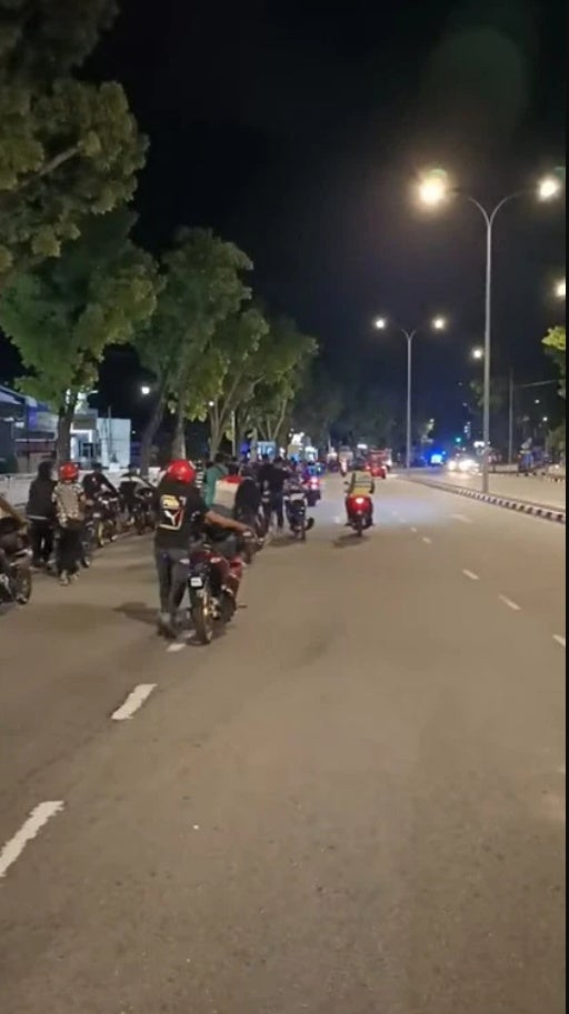 Kena Serbu Polis, Netizen ‘Kesian’ Tengok Mat Rempit Ni Cabut Lari Tapi ...
