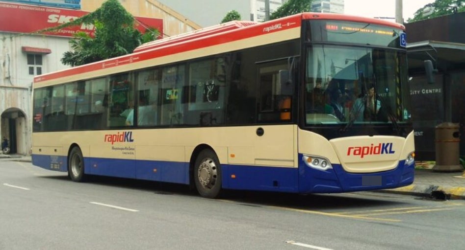 Kotornya! Ramai Geli Tengok Ada Penumpang Tinggalkan Najis Dalam Bas ...