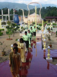 Kontroversi Ajaran Sesat: Ini 5 Fakta Mengenai Kerajaan Langit ‘Ayah ...