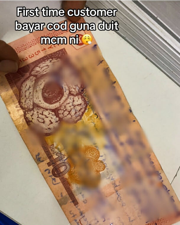 Wanita Seram Dapat Duit Kertas Tertulis 'Mantera' Ketika COD, Ramai ...